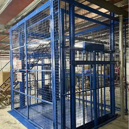 INDUSTRIAL CARGO LIFT: forulift